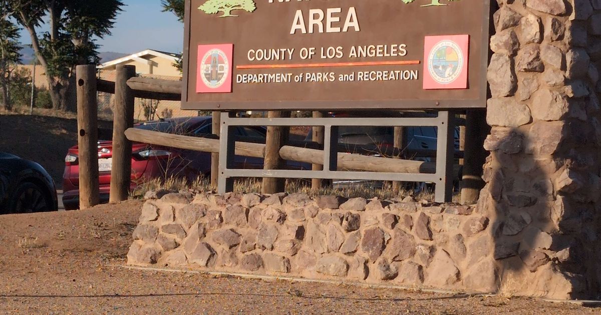 Vasquez Rocks PCT Trailhead